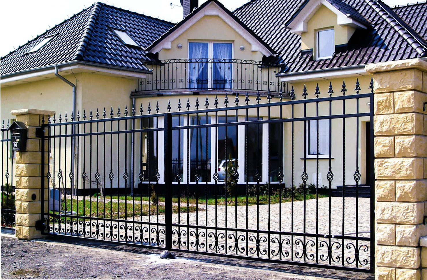Forged gates in a classic style.Entrance Driveway Iron Gates Fence.Gate ...